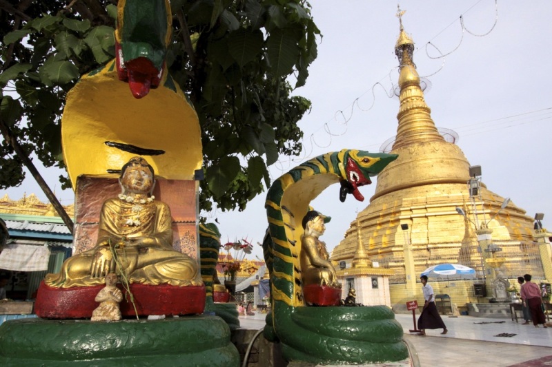Botataung Pagoda, Myanmar: Photos & Suggested Itineraries